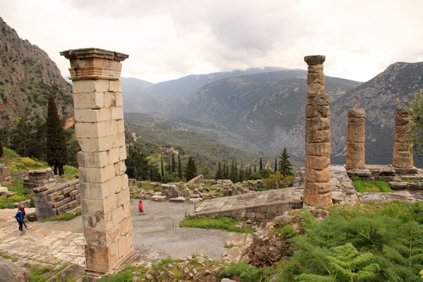 Que ver en Delfos ...el Templo de Apolo , museo y templo de Atenea